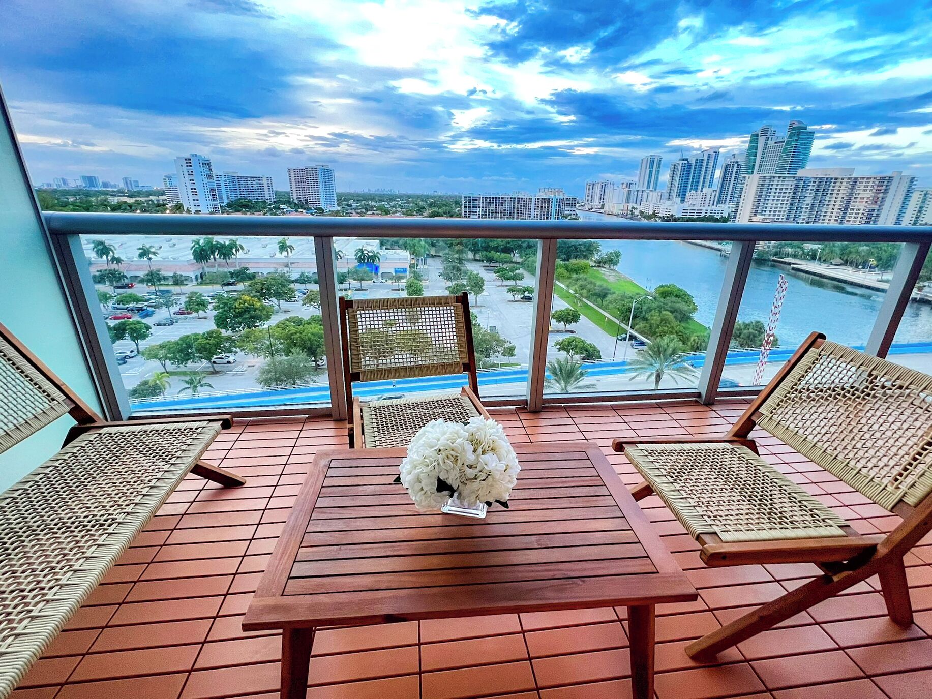 Apartamento de Luxo, varanda, vista para o canal | Varanda