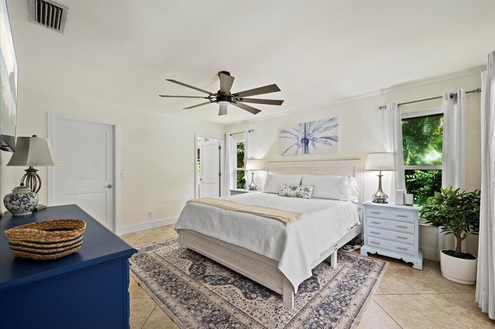 Jupiter Gem- Heated Pool and Outdoor Oasis w/Kitchen - Jupiter Farms | Vrbo