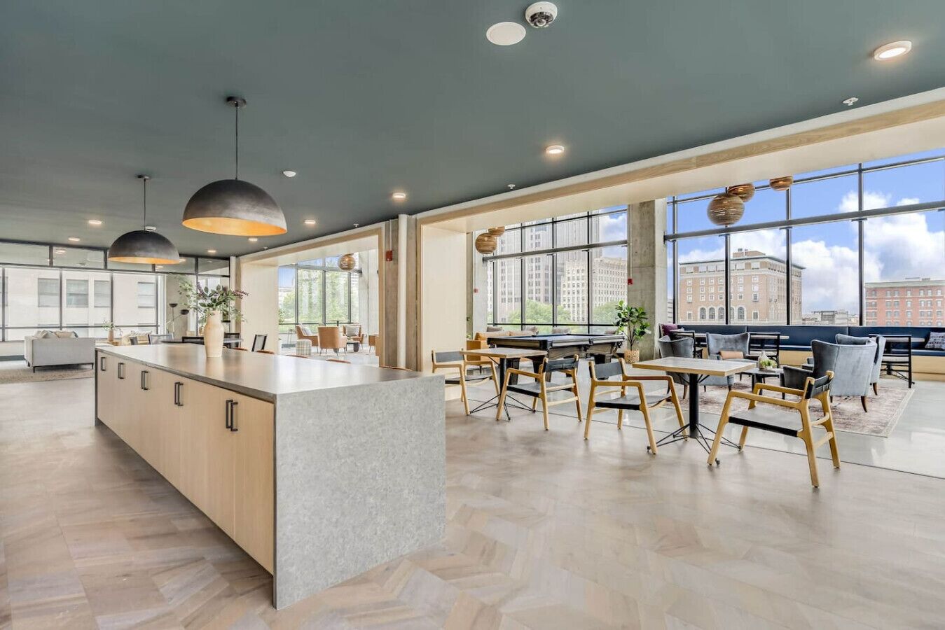 Lux Downtown High-rise Condo | Packed W/ Amenities - Splash Pad, Indianapolis