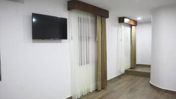 Quarto Familiar, vista para o pátio | Interior