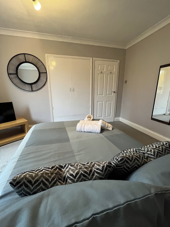 2 quartos, Wi-Fi de cortesia, roupa de cama