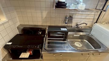 Apartamento básico | Cozinha privada | Geladeira grande, micro-ondas, cooktop
