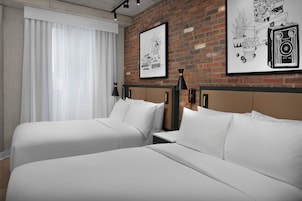 Quarto, 2 camas de casal | Roupa de alta qualidade, cofre no quarto, secretária