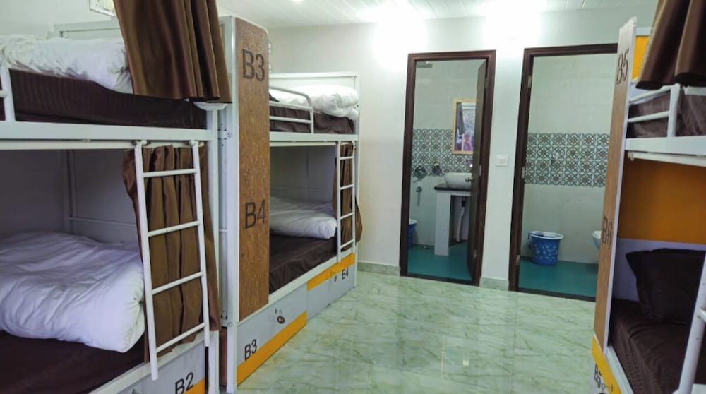 Camel S Backpackers Hostel - ムスーリー