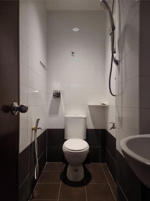 Quarto Duplo Deluxe, 1 cama queen-size | Casa de banho | Toalhas fornecidas, sabão 