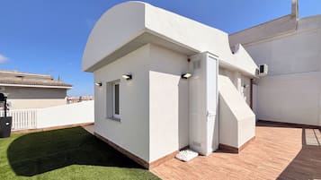 Penthouse, vista para o mar | Terraço/pátio interior