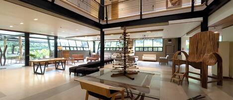 Área de estar no saguão