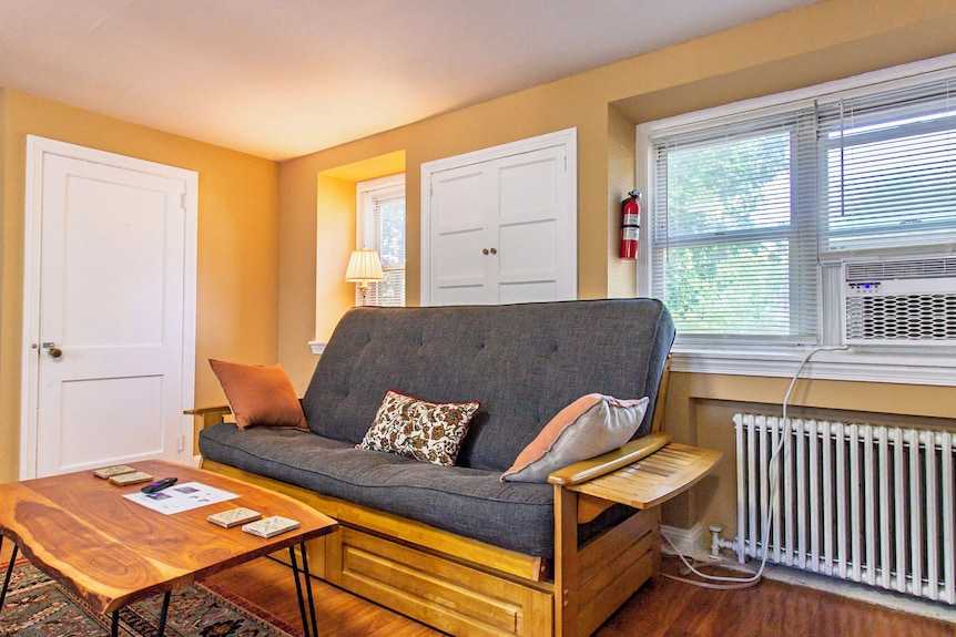 Comfy 1 Br Hide Away Apt W/ Garage Parking - Bryn Mawr, PA