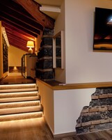 Suíte luxo, vista para a cidade | Escrivaninha, espaço de trabalho para notebook, quartos à prova de som