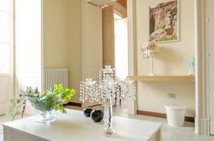 Quarto Duplo Deluxe, varanda | Secretária, secretária adequada para computadores portáteis 