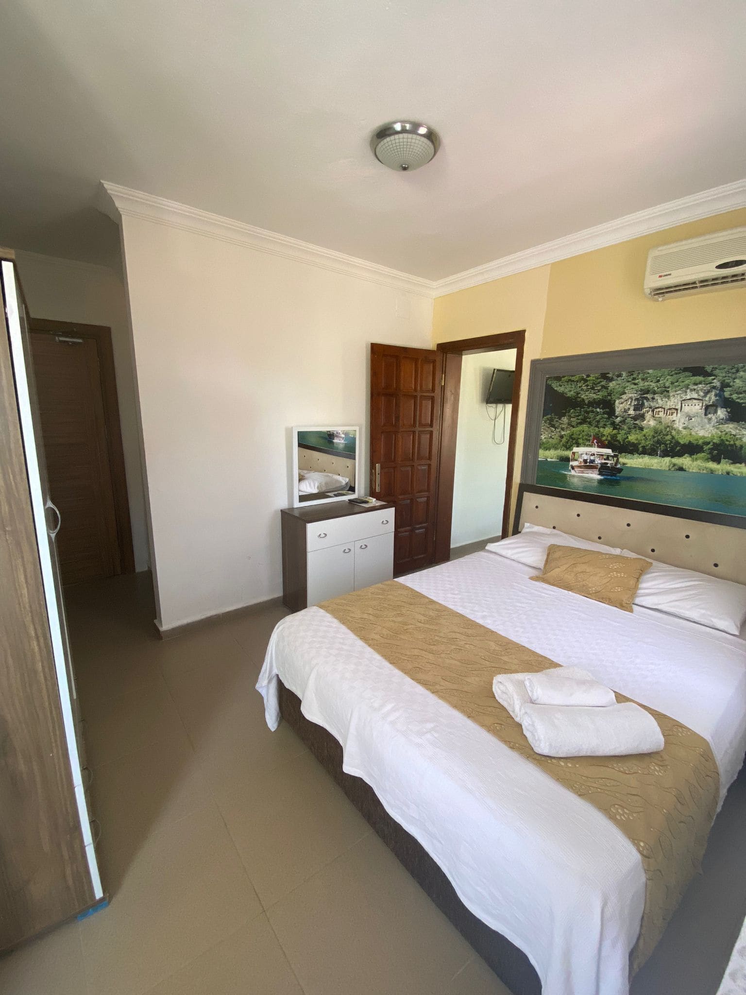 Quarto Quádruplo | Secretária, secretária adequada para computadores portáteis 