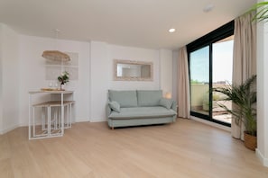 Apartamento luxo, vista para a cidade | Área de estar