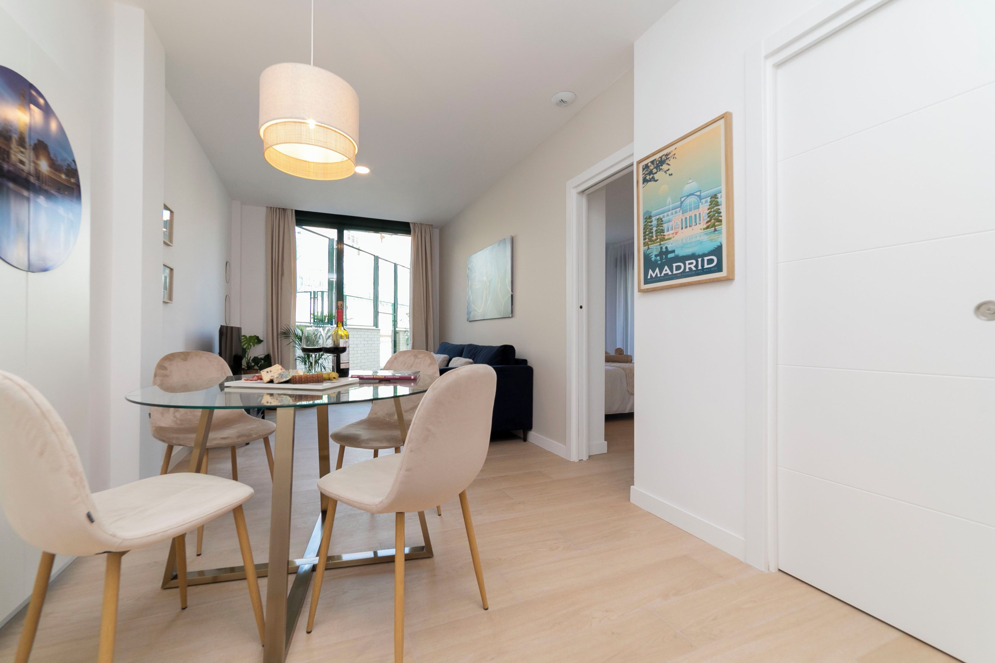 Apartamento Comfort, pátio, Vista para a cidade | Sala de jantar