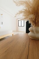 Quarto Superior, 1 cama king-size, aceitam-se animais de estimação | Sala de estar | Televisor 