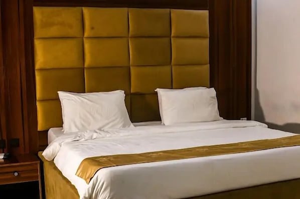 Quarto Deluxe, varanda, Vista para a cidade | Secretária, secretária adequada para computadores portáteis
