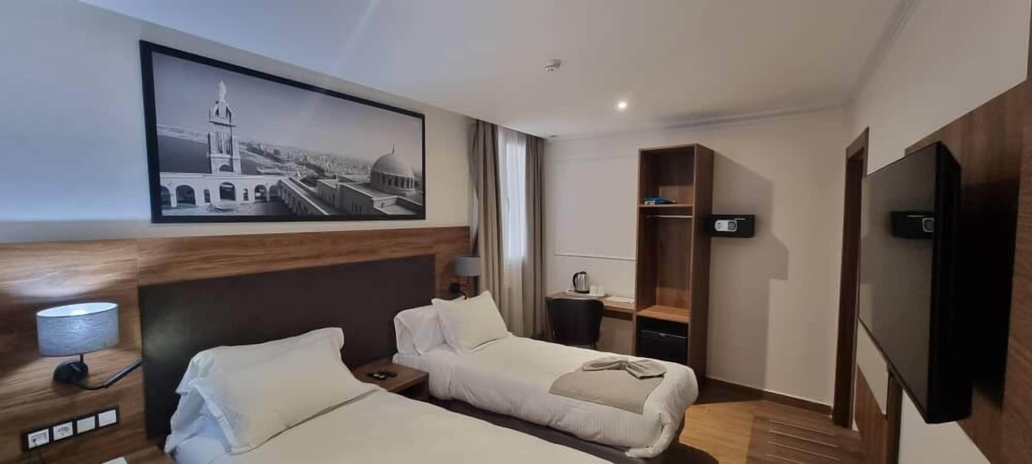 Quarto clássico, 2 camas de solteiro | Wi-Fi de cortesia