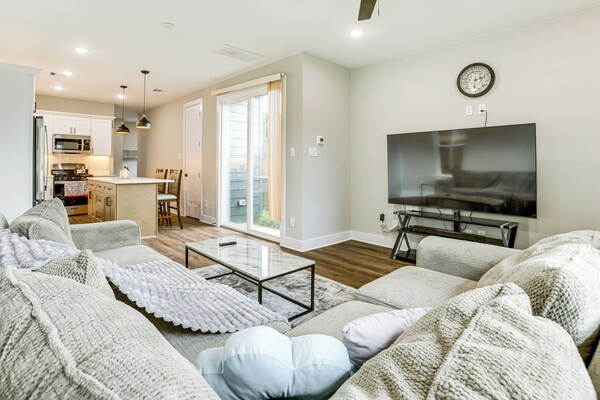 Modern Home W/ Private Yard In Northeast H-town! - Houston, TX