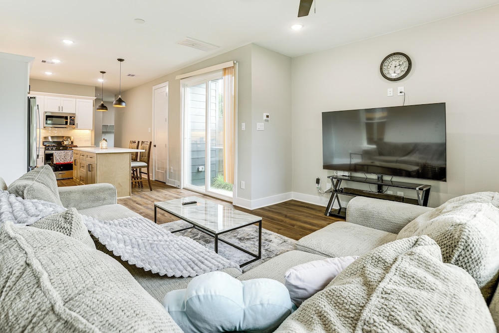 Modern Home W/ Private Yard In Northeast H-town! - Houston, TX