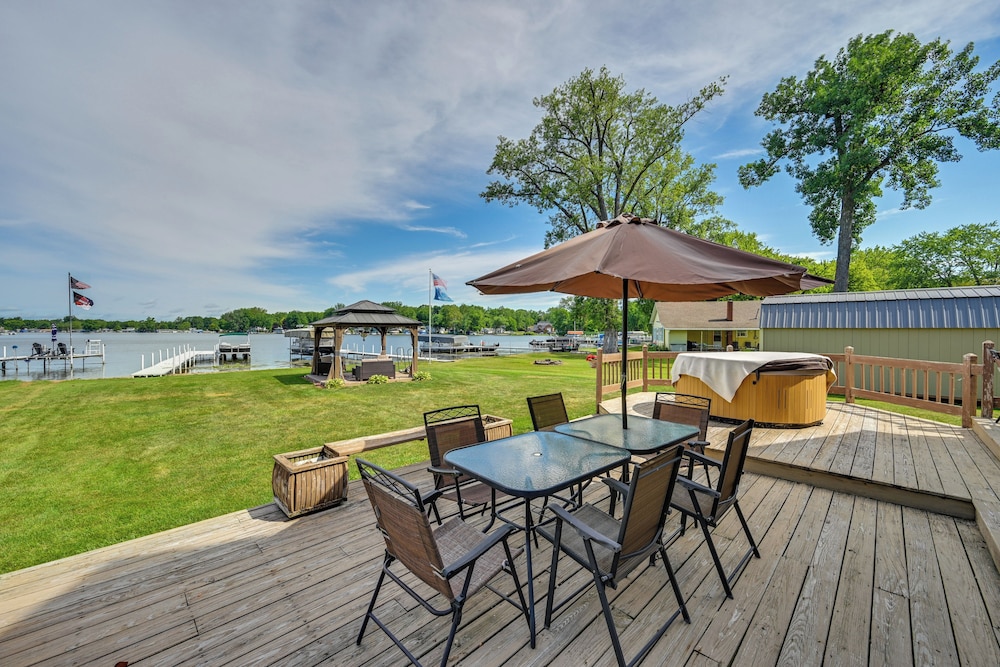 Lakefront Warsaw Home W/ Private Dock + Golf Cart - Syracuse Beach