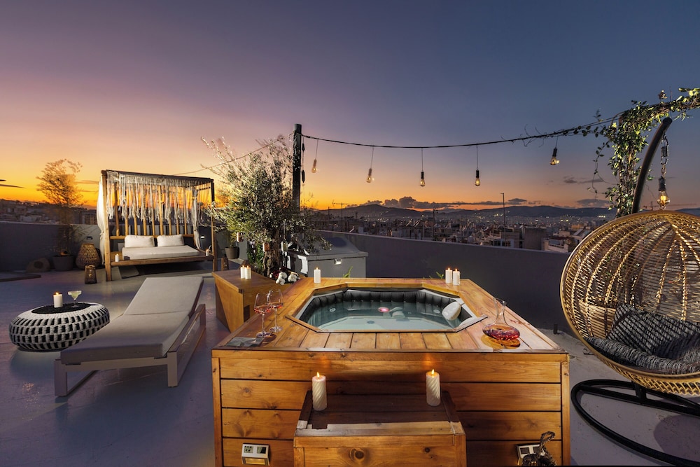 The Square Hotel By X&n - Euboea