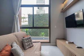 Apartamento básico | Área de estar | TV 40 polegadas com canais digitais