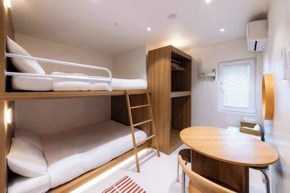 Quartos insonorizados, Wi-fi grátis, roupa de cama fornecida