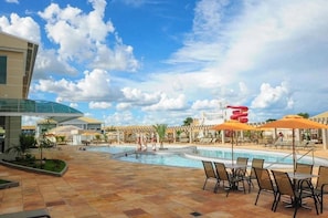 12 piscinas exteriores