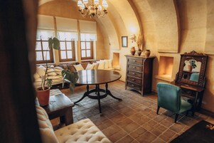 Suite Executiva, vista para o jardim | Sala de estar