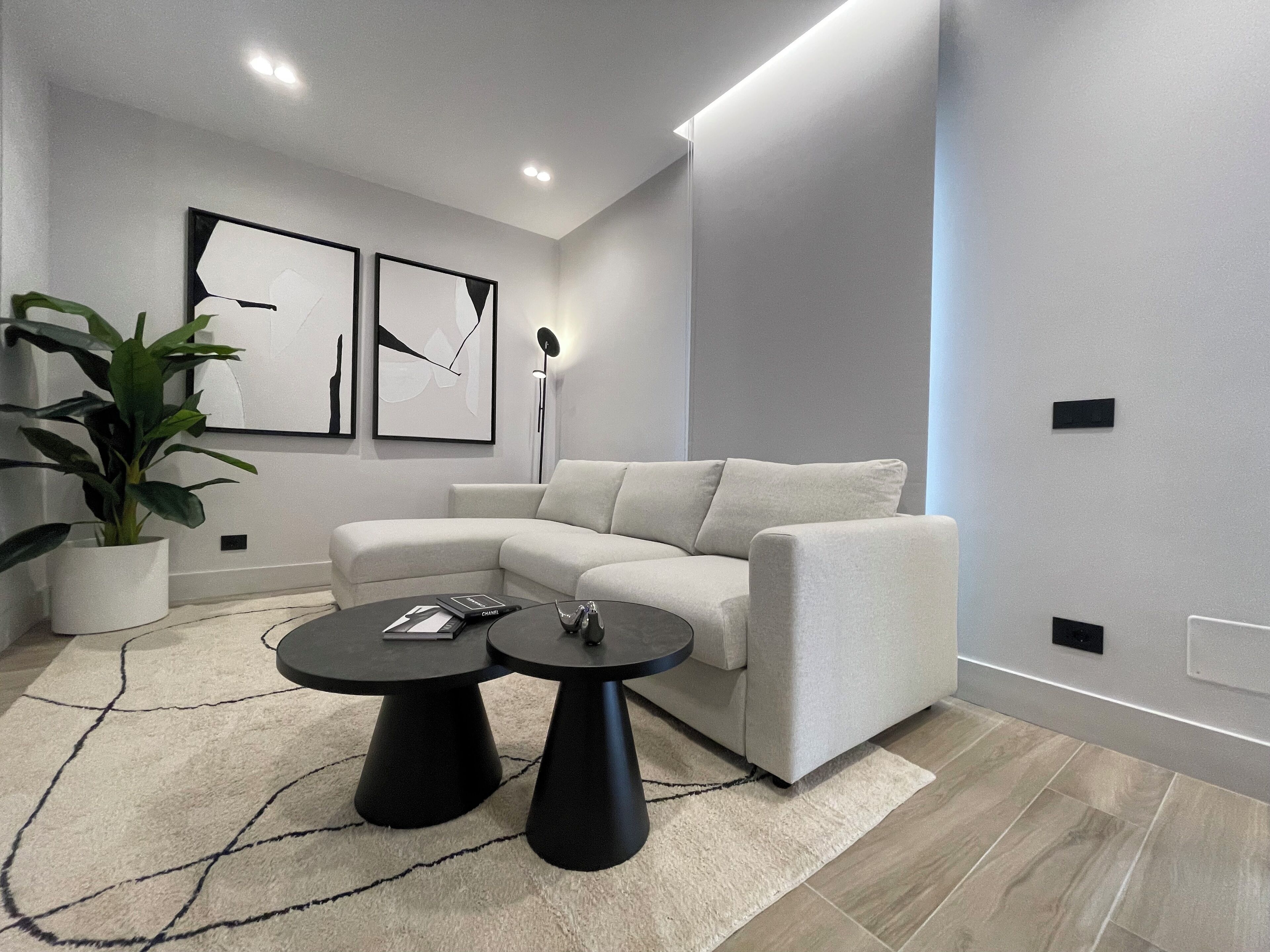 Garibaldi Suite 2, Olbia Old Town, King Bed, Parking, Ev Charger - Ólbia