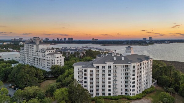 2 Resort Studios By Avantstay Sleeps 8, Pool, Shuttle, Tennis, Near Baytowne & Beach - Miramar Beach, FL