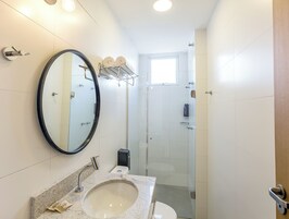 Quarto duplo econômico | Banheiro