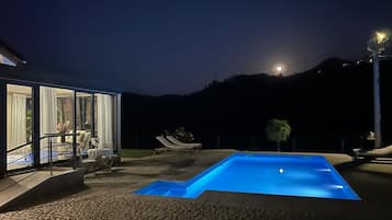 Piscina exterior sazonal