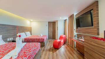 Quarto Duplo Deluxe | Secretária adequada para computadores portáteis, Wi-fi grátis