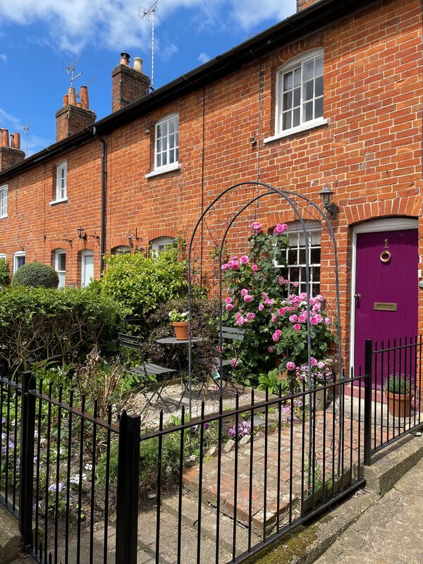 Historic 1bd Cottage In Heart Of Farnham - West Sussex