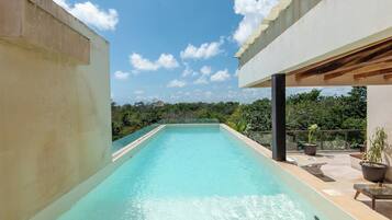 2 piscinas exteriores