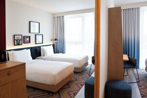 Quarto duplo, 2 camas de solteiro | Cofres nos quartos, escrivaninha, quartos à prova de som