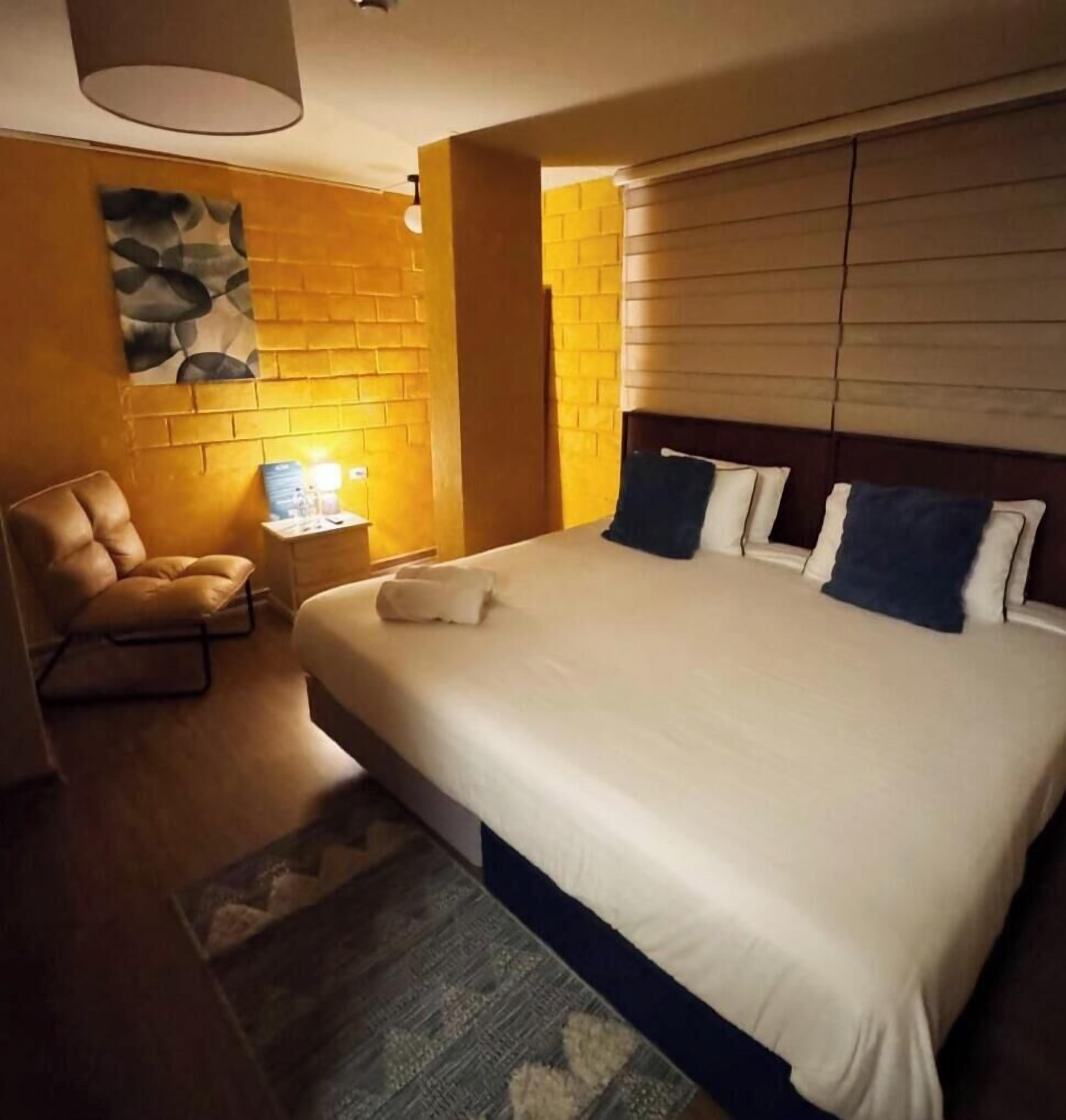 Quarto Sénior, 1 cama king-size | Wi-fi grátis 