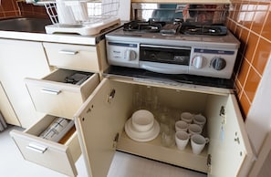 Apartamento | Cozinha privada | Geladeira grande, micro-ondas, cooktop