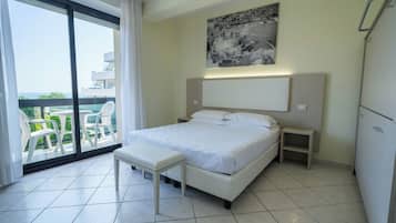 Quarto Quádruplo, varanda, vista para o mar | Lençóis de algodão egípcio, roupa de alta qualidade, edredões de penas