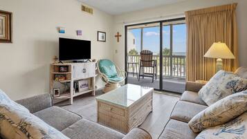 Apartamento em Condomínio Fechado, 2 camas queen-size, varanda (Sea Cloisters 203B) | Sala de estar