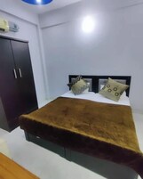 Quarto Duplo Básico | Secretária, Wi-fi grátis 