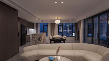 Cobertura com design assinado, sacada, vista para a cidade | Área de estar | Smart TV 55 polegadas com canais digitais, Netflix, Hulu