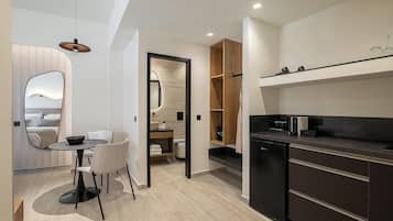 Suite Clássica, Vista para a cidade | Cozinha privada | Minifrigorífico, uma máquina de café expresso, uma cafeteira/bule