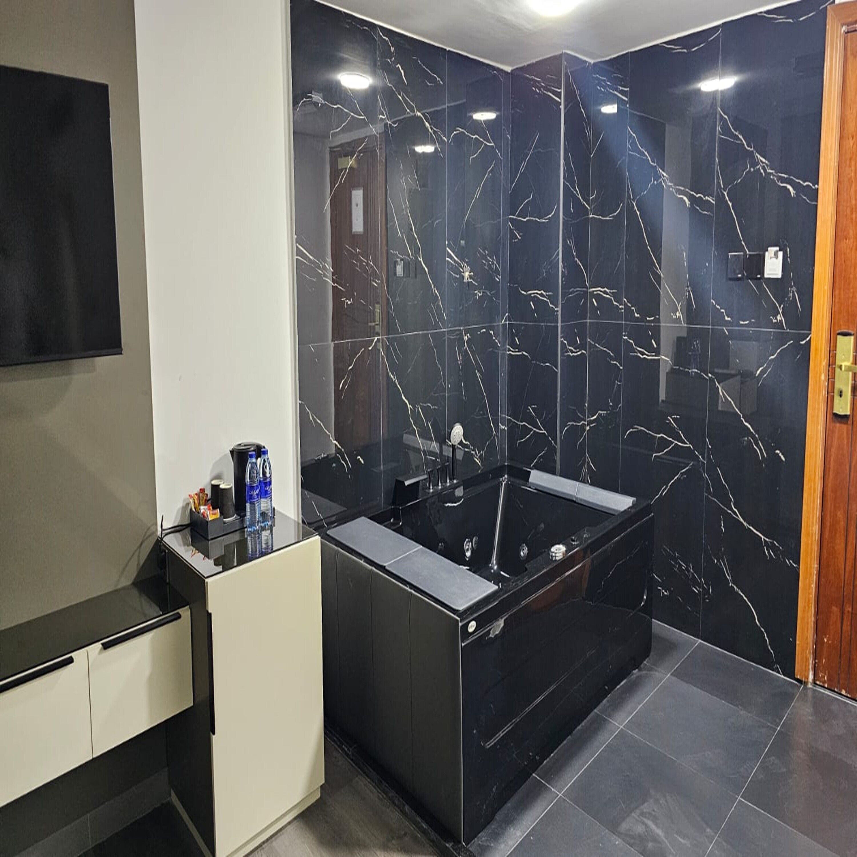 Apartamento standard, 3 quartos | Quartos à prova de som, Wi-Fi de cortesia, roupa de cama
