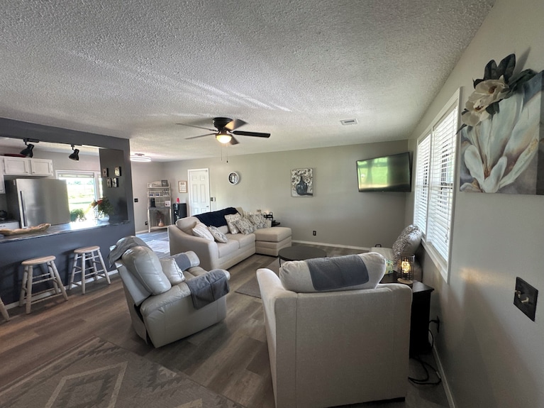 Hey Friends, Welcome To Maggies Place To Relax And Enjoy Some Peace And Quiet - Springfield, MO