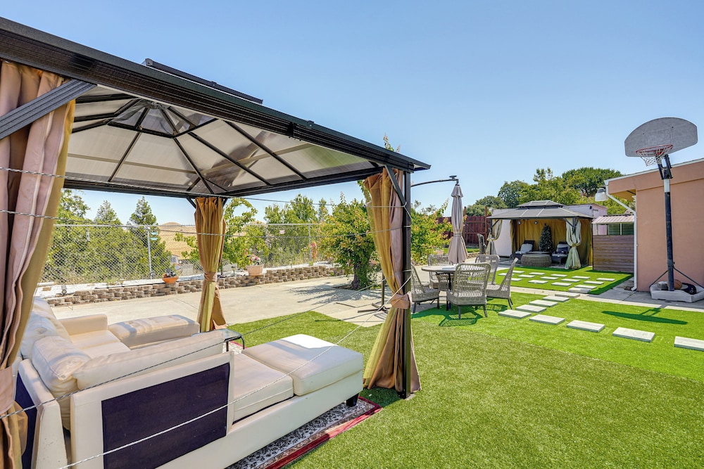 Bay & Hill Views: Modern Hercules Home - Vallejo, CA