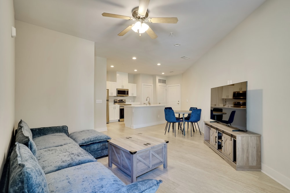 Pool Access, 1 Mi To Shops & Eats: Crowley Rental - Burleson, TX