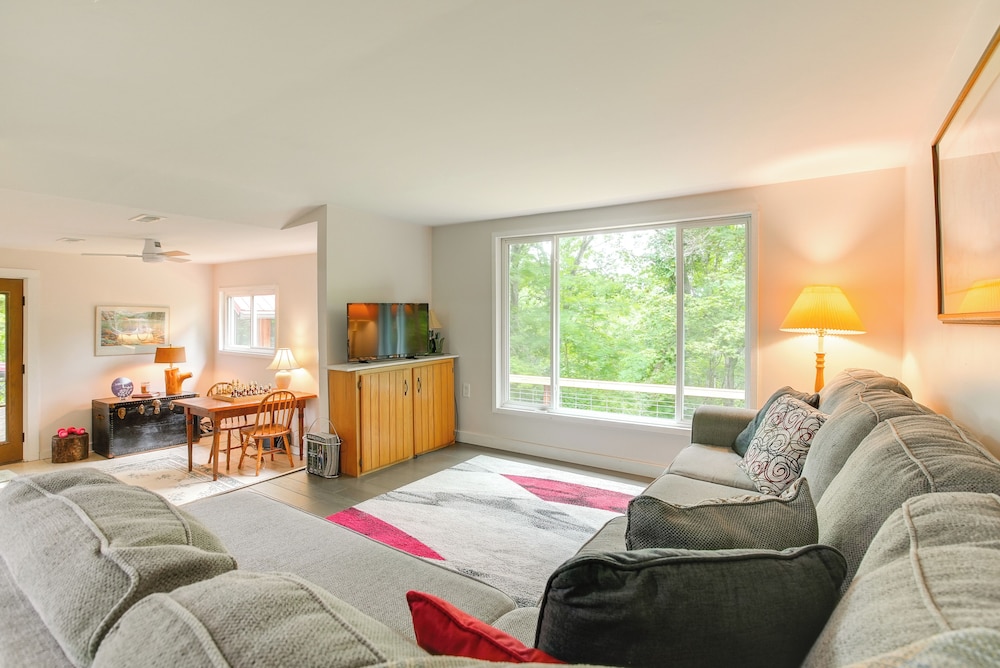 1 Mi To Burr Oak Lake: Home W/ Deck & Patio! - Burr Oak State Park, Glouster