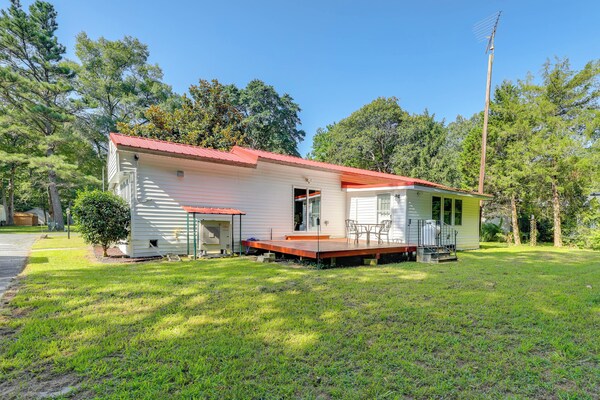 12 Mi To Dtwn Lewes & Beach: Delaware Home W/ Deck - Delaware