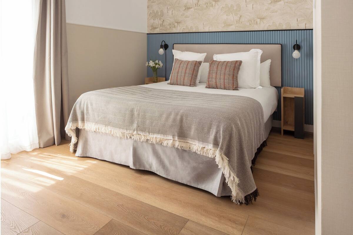 Apartamento, 1 quarto | Cofres nos quartos, ferros/tábuas de passar roupa, Wi-Fi de cortesia